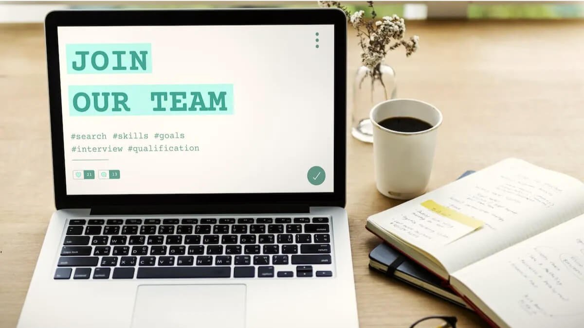 Looking For a Job? 15 Best Job Search Websites (2025) - Familiarizer